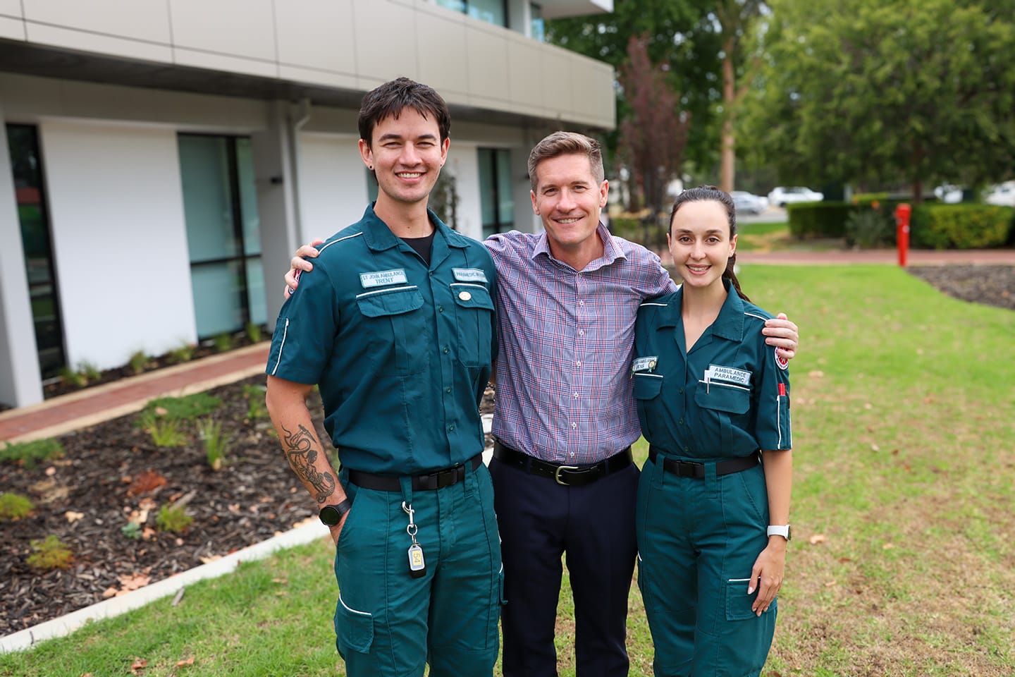 Emotional reunion: WA police officer reunites with paramedics after ...
